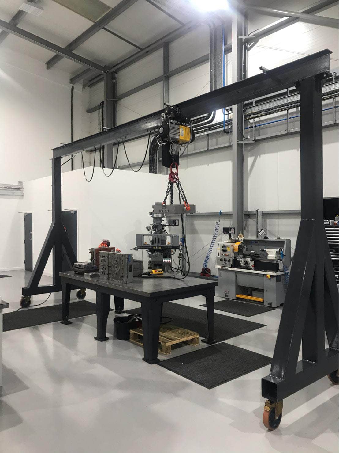 2T A Frame Gantry Crane - Velocetec